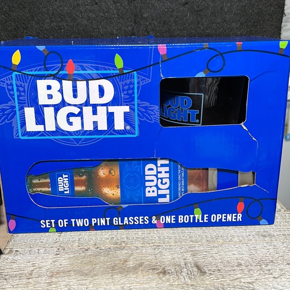 bud light | Dining | Bud Light Set Of Two Pint Glasses One Bottle ...